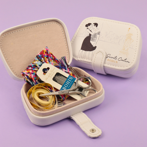 "Paris-Paris" pocket sewing kit